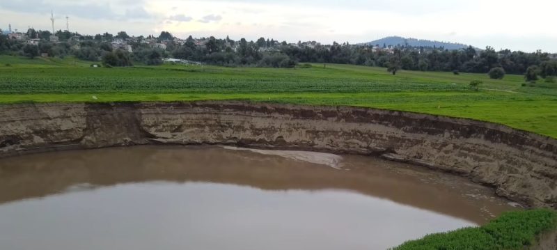 Les sauveteurs entendent des pleurs provenant d’un gouffre et envoient ...